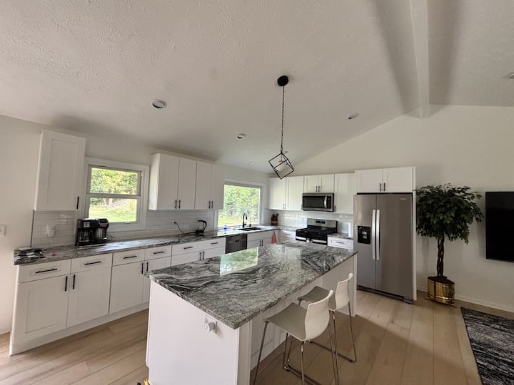 Unwind Escape: Cuyahoga National Park Getaway - Americana, Aurora