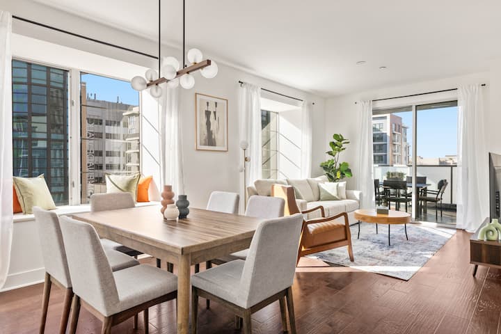 3br Downtown Views, Sleeps 6, Near Dining & Beach - Long Beach, CA