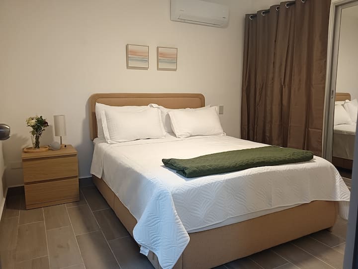 La Milagrosa Condo For 2-pool 24/7 Security & Wifi - Punta Cana