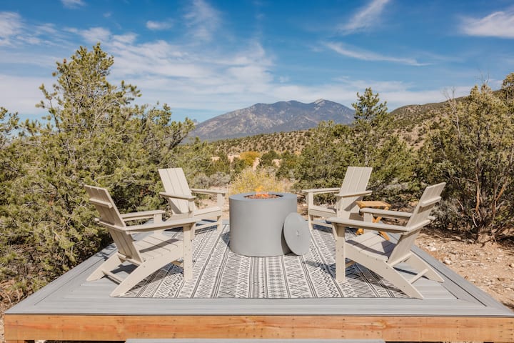 Scandinavian + Southwest, Mtn Views, Patio Firepit - Taos, NM