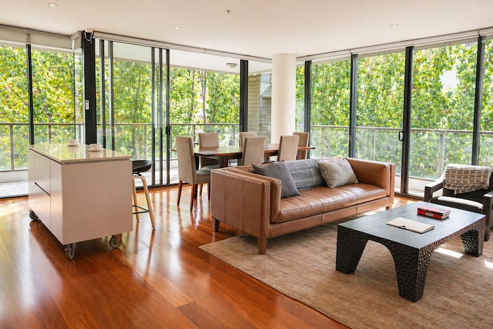 Spacious Chapel St Retreat | Pool, Gym & Parking - St Kilda