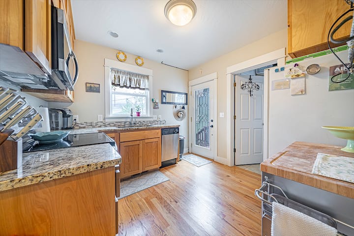 Hideaway At 2nd Street Cottages - Ashland, OR