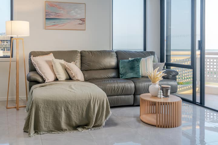 Stylish 9th Floor Getaway With City Skyline Views - Cairns