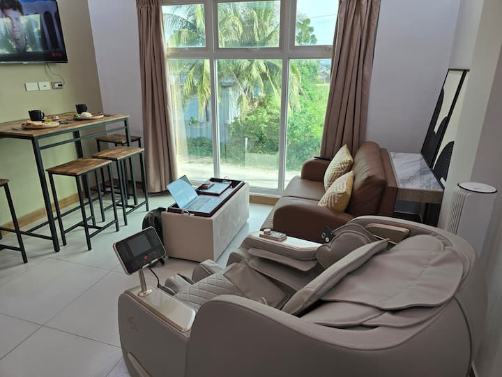 Xecutive Residence No. 2 : Queen Bed : On-site Bar - Tagbilaran City