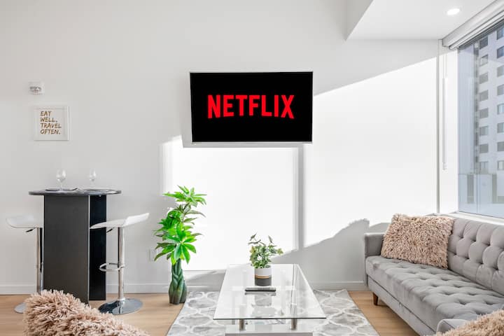 Luxury 2br Retreat | Heart Of Edmonton W/ Free Prk - Canada