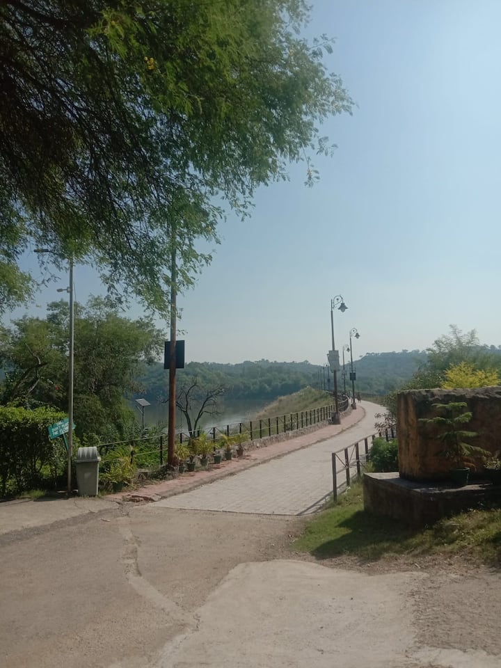 Siswan Lakeside Haven (Hut 2) - Baddi