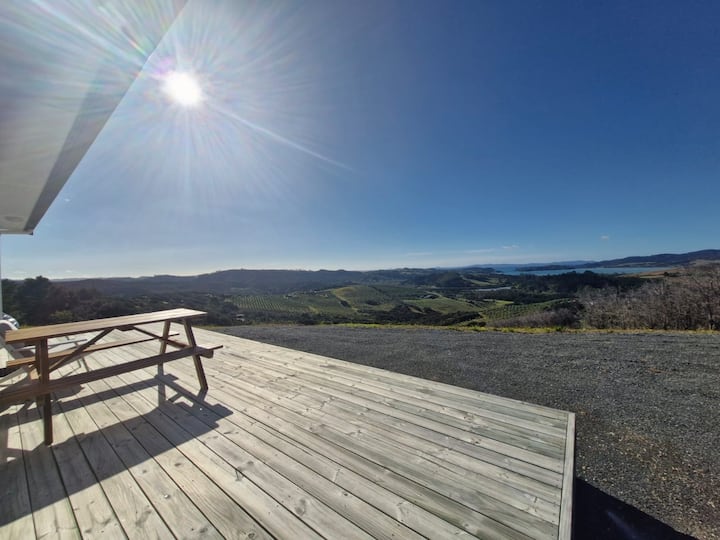Frantoio Retreat - Tranquil Spot With Sea Views - Mangōnui