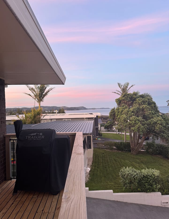 Coastal Escape, Room For All. Pets Welcome Too. - Northland