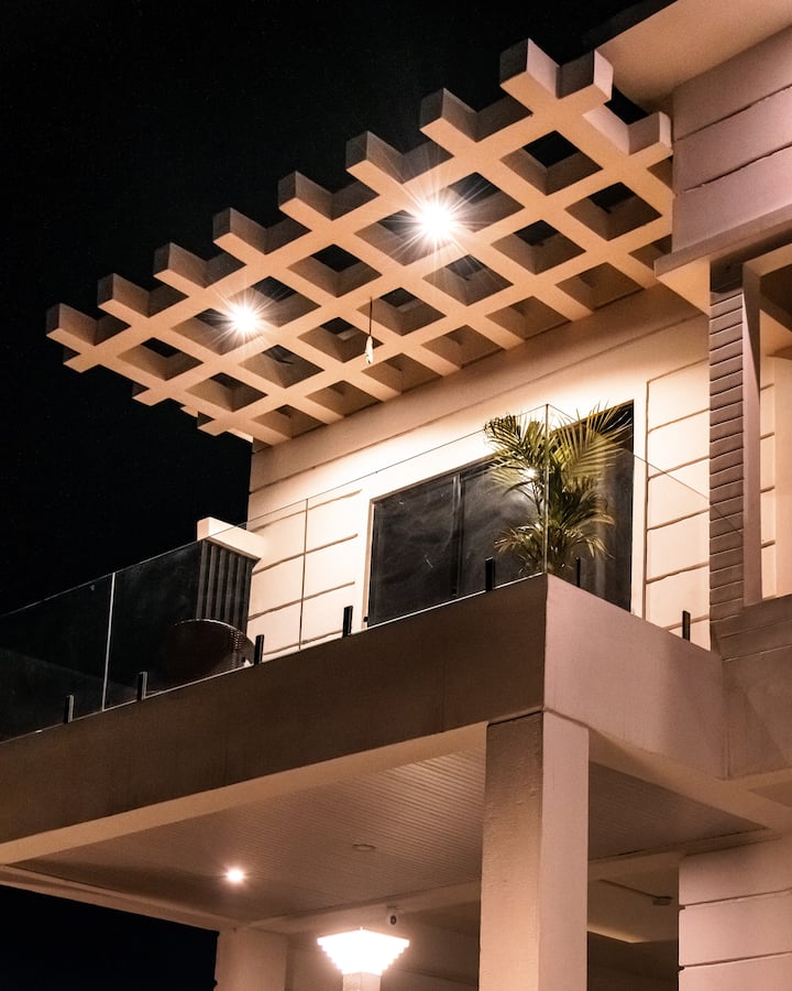 Saya's Abode Suite 4 (Premium) Breakfast & Balcony - Tezpur