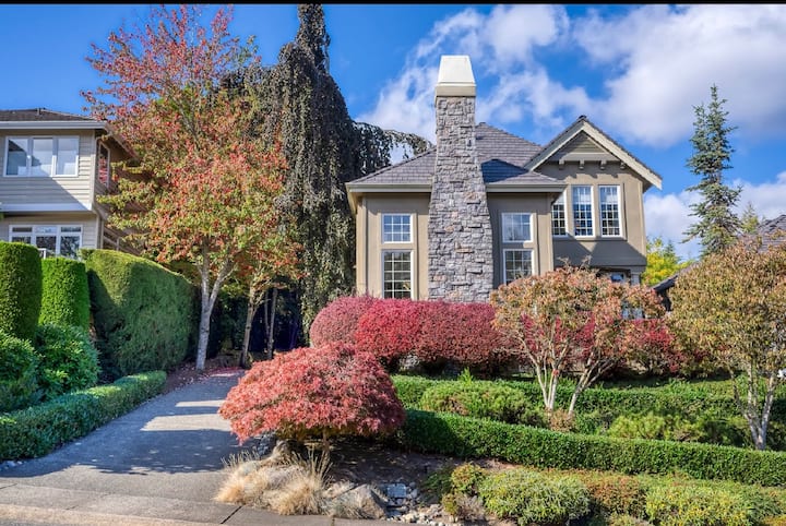 Stunning Lake View Estate Near Newcastle Golf Club - Issaquah, WA