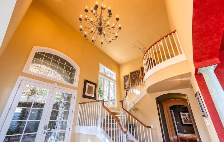 Luxurious Renaissance Residence - Bellevue, WA