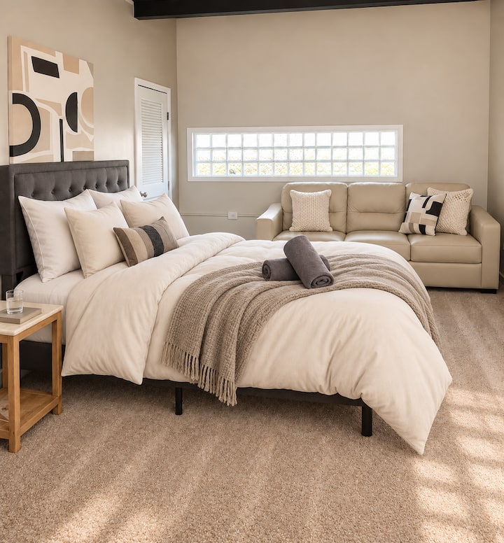 Cozy Bay City Studio | Steps From The River - Bay City, MI