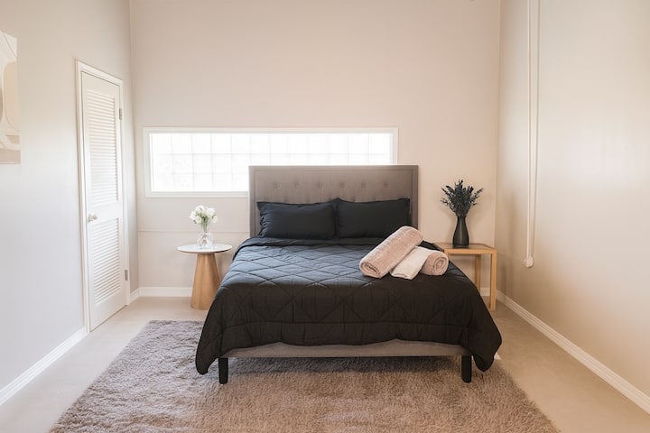 Newly Renovated Studio On The River! - Bay City, MI