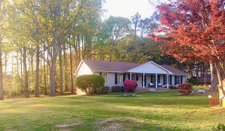 Cozy Ranch On 2 Acres • Forest Views & Open Layout - Auburn
