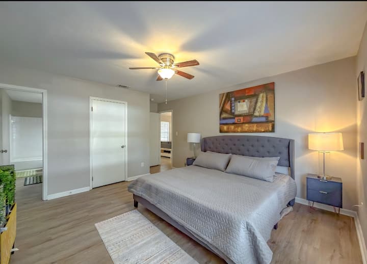 The Capitol Retreat. Modern Comfort Near All! - Havana, FL