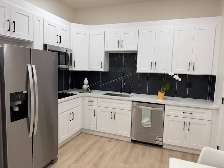 Brand New Modern One Bedroom Adu - Concord