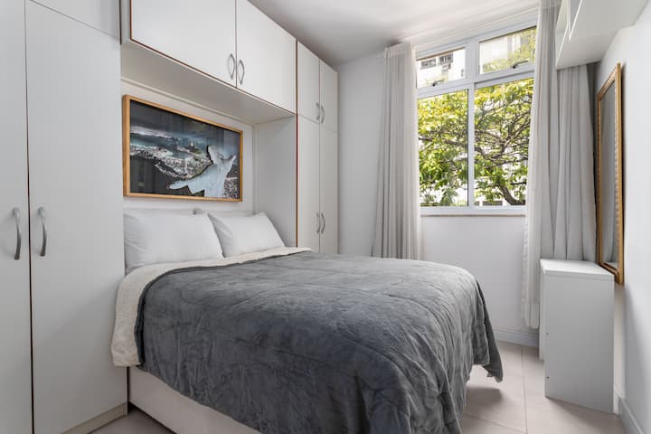 Apartamento Em Copacabana Na Quadra Da Praia! - Brazil