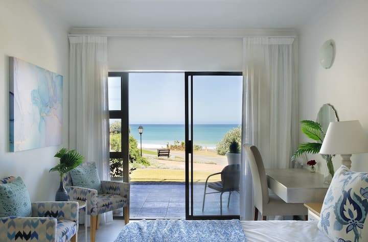 Sea Views, Luxury Room, Beachfront Pool Retreat! - Saint Francis Bay