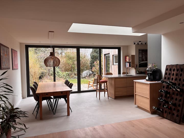 Aan De Rand Van Het Bos, Maar Dicht Bij Breda. - Breda