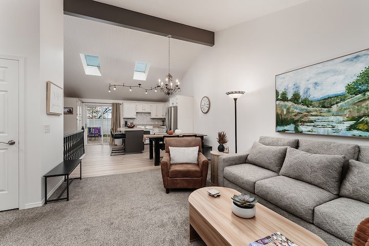 Secret Narnia Room - *Hot Tub*, Game Room - Billings, MT