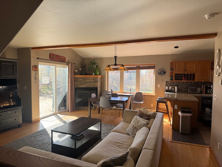 Pet Friendly Duplex In Quiet Neighborhood - Steamboat Springs, CO