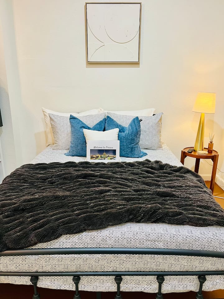 The Corner Hut - Fresno, CA