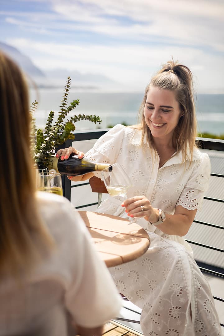 Oceanfront Studio 1, Hermanus Waterfront - Hermanus