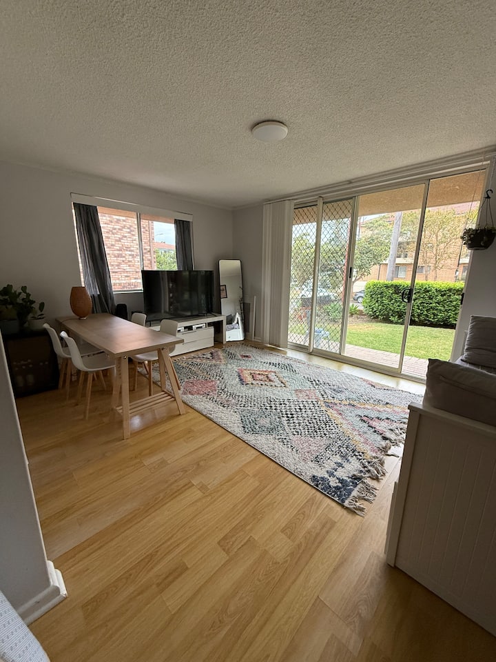 Bright Beachside Apartment – 4 Min Walk To Beach - Narrabeen