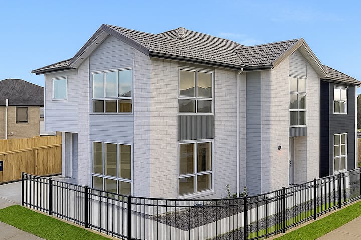 Large Family House Dungloe Ave - Auckland