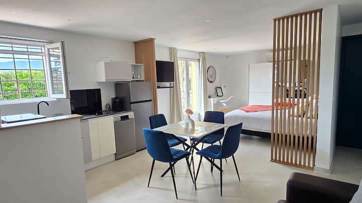 Appartement Indépendant En Rez De Jardin De Maison - La Roquette-sur-Siagne