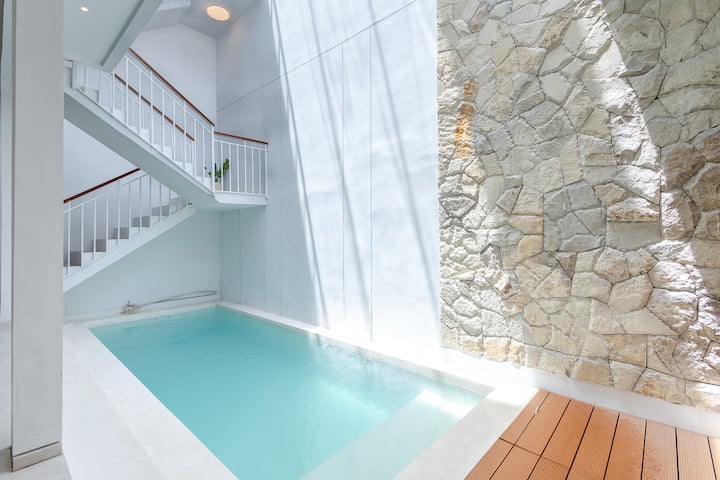 Hidden Minimalist Villa In Prime Seminyak Area - Bali