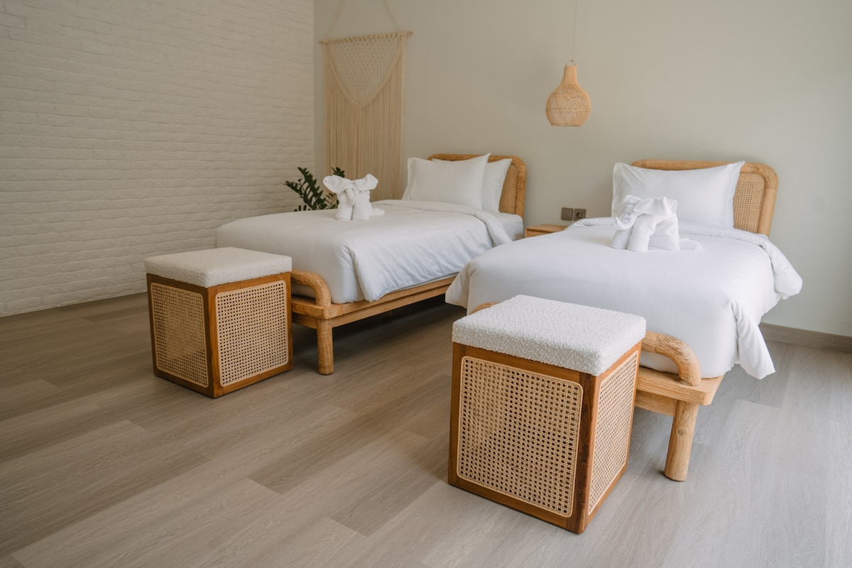 [8]Beachfront Boho-Chic 2BRVilla w/Private Jacuzzi - Villas for Rent in ...