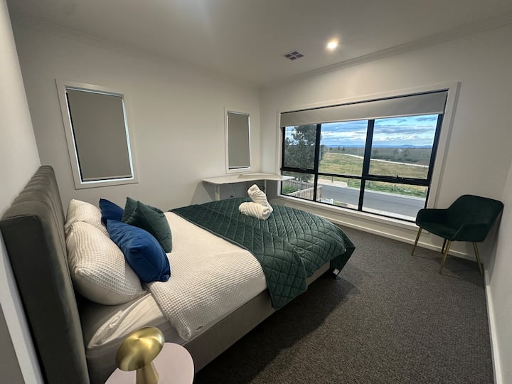 Forest, Kangaroos & Mountain [Master Bedroom] - Bacchus Marsh