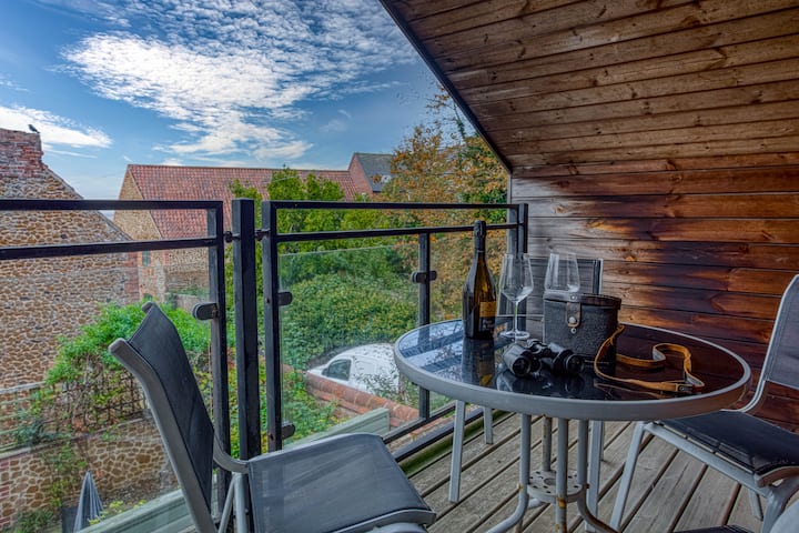 Crow's Nest - Secluded Apartment With Sea Views - Hunstanton