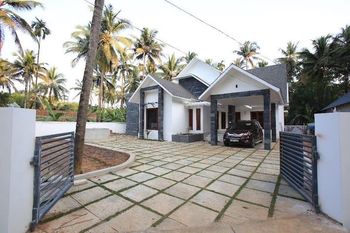 3 Bedroom Fully Furnished House - Iritty