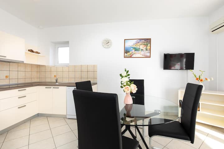 Apartman Ivana Krk 2 With Pool - Krk