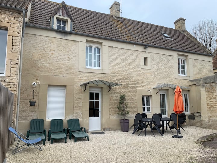 L'escalier Rouge - Maison Typique Avec Cour - Luc-sur-Mer