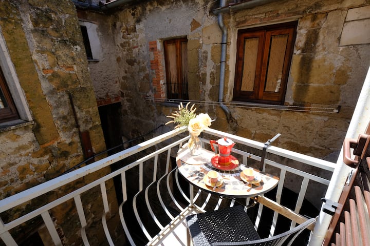 Appartamento Con Terrazza 3 Camere, Centro Storico - Pitigliano