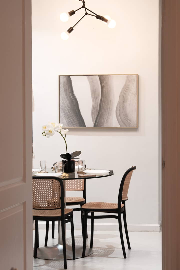 New! Modern Chic 2br Condo With Fast Wifi - Manila