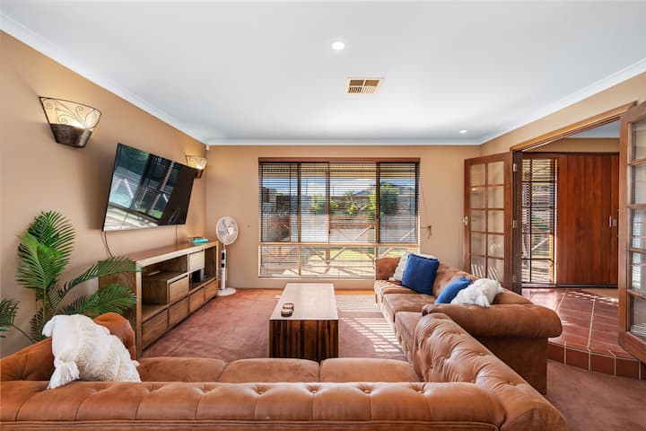 Entire 5br Beachside Home W/ Pool, Park Access - Perth
