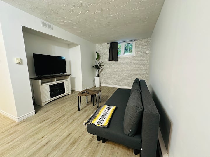 Oscar's Retreat - 1bedroom Apart - Moncton