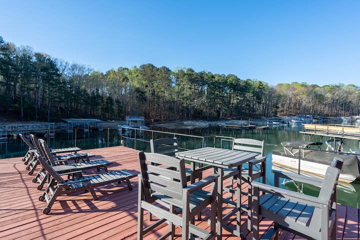 Lake It Easy - Deep Water Dock & Year Round Views! - Buford, GA