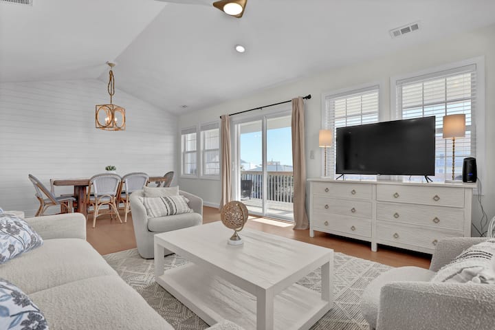 Classy Beach House Steps From The Sand - Topsail Beach, NC