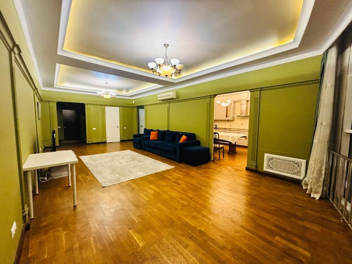 Большая квартира напротив Достык-Плаза - Kazakhstan