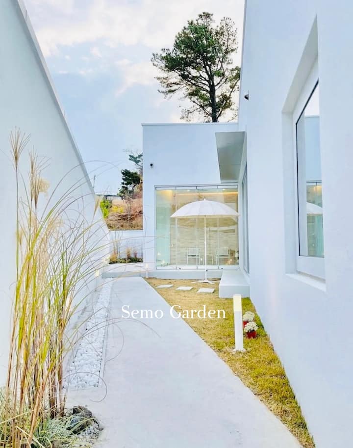 Stay Semo Garden (스테이 세모정원)
Private Poolvilla - 일산동구