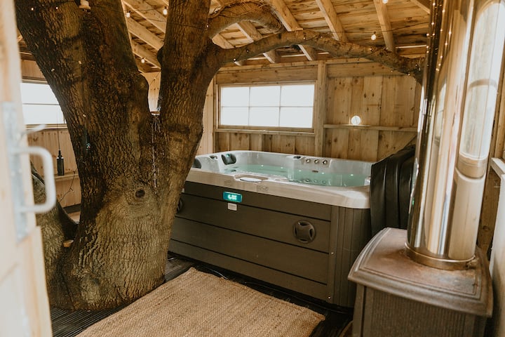 The Treehouse Hideaway - Northern Ireland