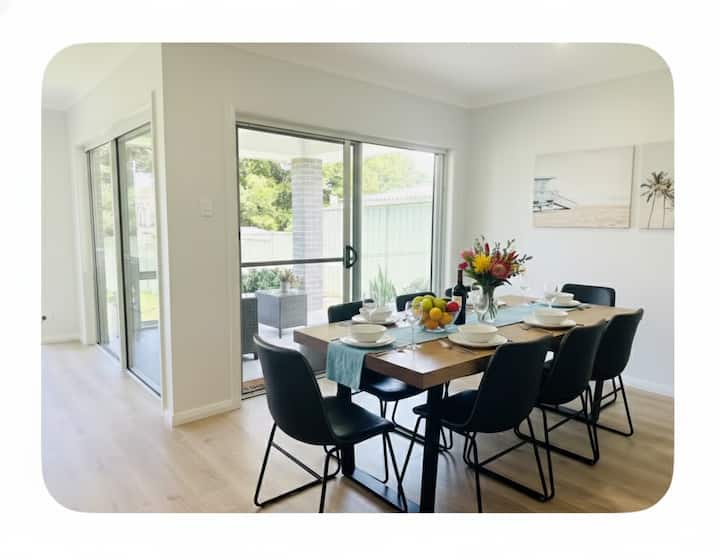 Modern Coastal Luxe - 5 Min Walk To Beach, Shops - Sydney