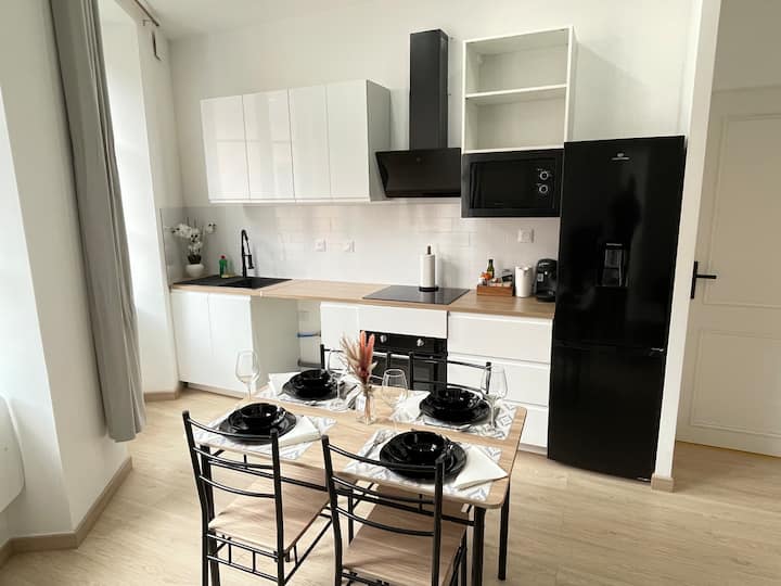 1-appartement Calme Et Bien Rénové Avec 2 Chambres - Les Plans d'Hotonnes