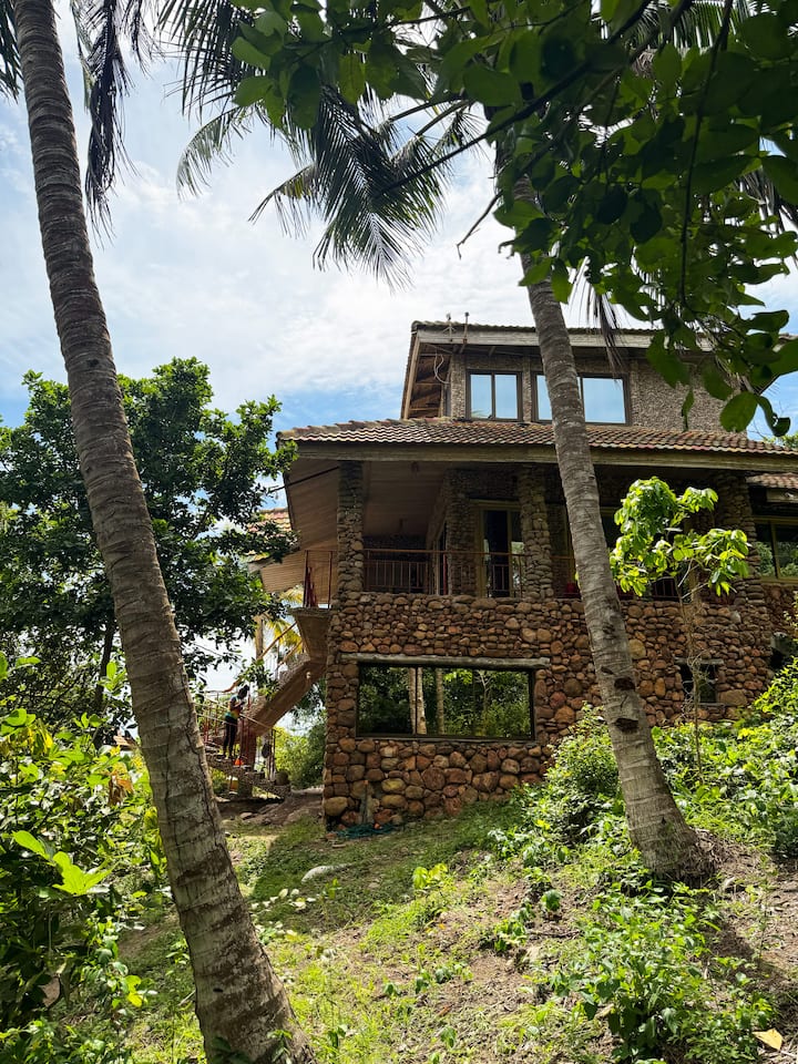 Cozy, Ocean View Room In Unique Stone House - Ghana