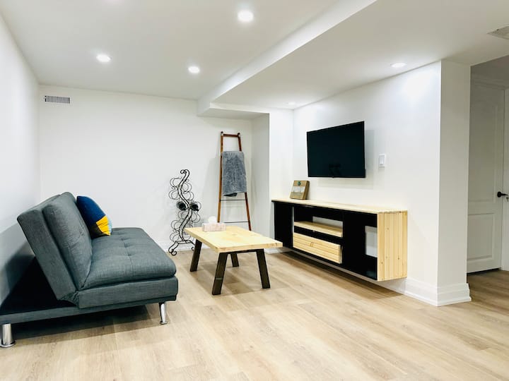 Pet Friendly & Private Basement Apartment - Bowmanville